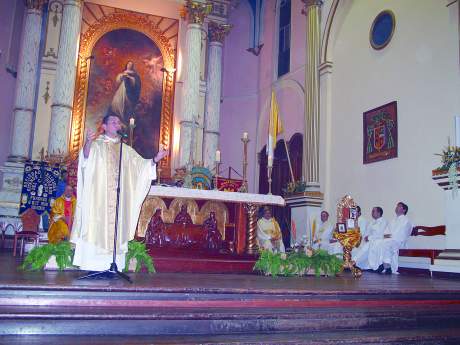 La iglesia católica celebra domingo de ramos