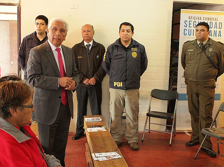 Carabineros se reunieron con vecinos en Bellavista de San Antonio