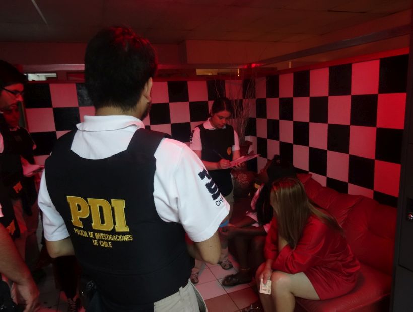 La PDI detuvo a tres extranjeros tras fiscalizaciones en locales nocturnos de Iquique