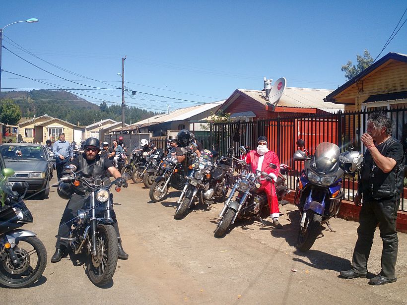 Motoqueros de Temuco celebraron la Navidad en la villa Los Avellanos ... Motoqueros de Temuco celebraron la Navidad en la villa Los Avellanos ...