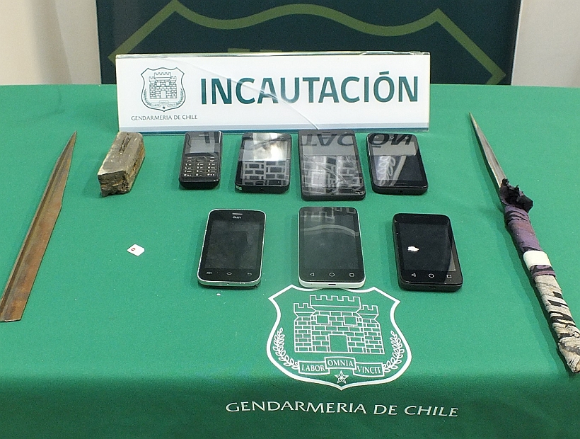 Incautaron celulares y armas blancas en allanamiento en cárcel de Puerto Montt