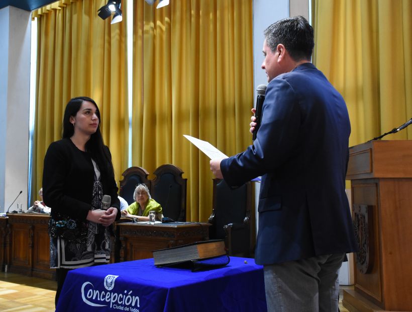 Asumió nueva concejala de Concepción tras renuncia de Héctor Muñoz