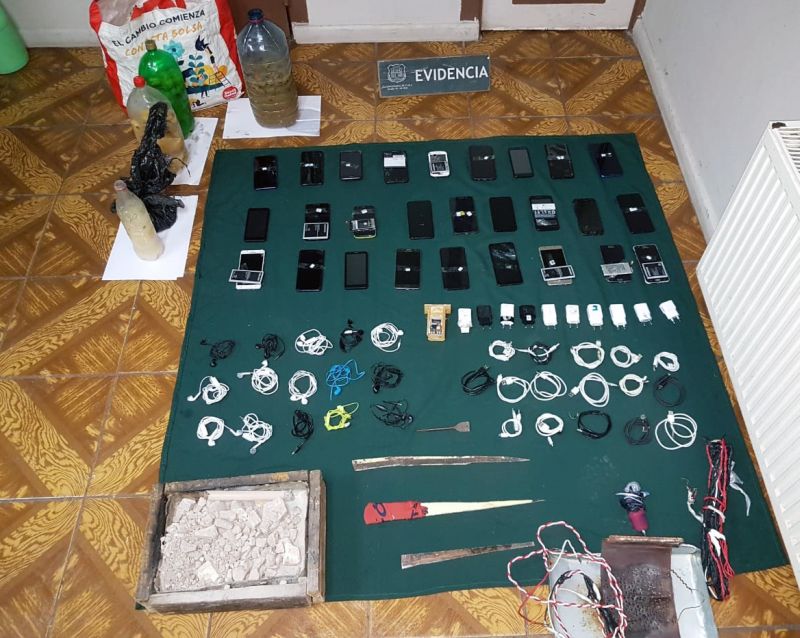 Incautan armas blancas y celulares en nuevo operativo en Llancahue