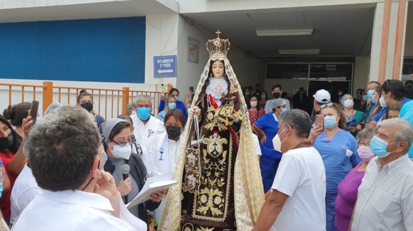 [VIDEO] Virgen del Carmen de la Tirana recorre calles, hospital y ...