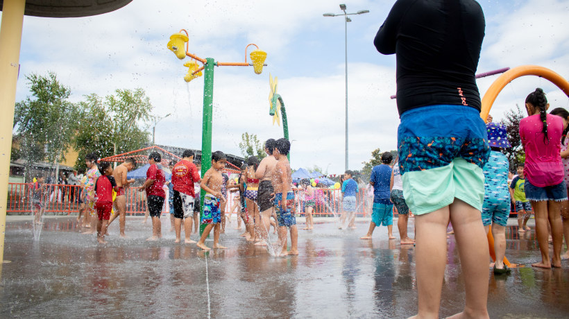 Chiguayante abrió la temporada de verano con juegos de agua en Parque Ribera del Biobío