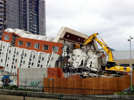 Comenzó la demolición del Alto Río en Concepción