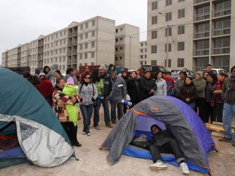 Las 280 familias “sin casa” no se irán hasta que les entreguen las llaves
