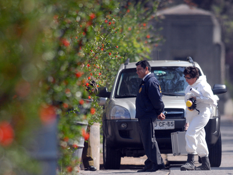 En las uñas de Rodrigo Anfruns la familia espera encontrar material ...