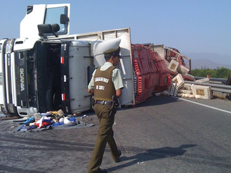 Volcamiento de camión provocó congestión vehicular en la Autopista del Sol