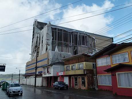 Destrozos en el mall de Castro es la imagen del temporal en Chiloé
