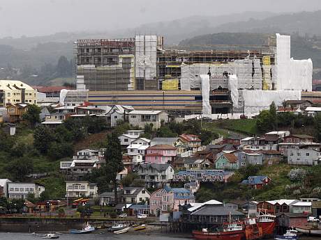 El mall de Castro quedó listo para pedir que se retome su construcción
