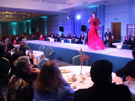 Municipio de Viña del Mar realizó desfile de modas de Alta Costura