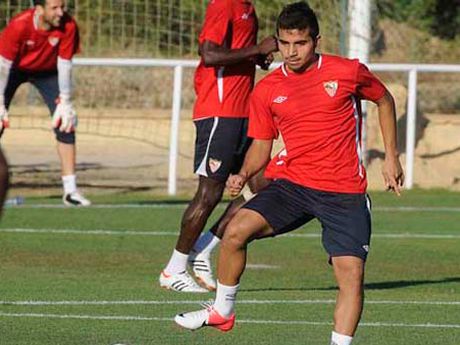 Rabello entró por primera vez a una convocatoria del Sevilla en la Liga ...