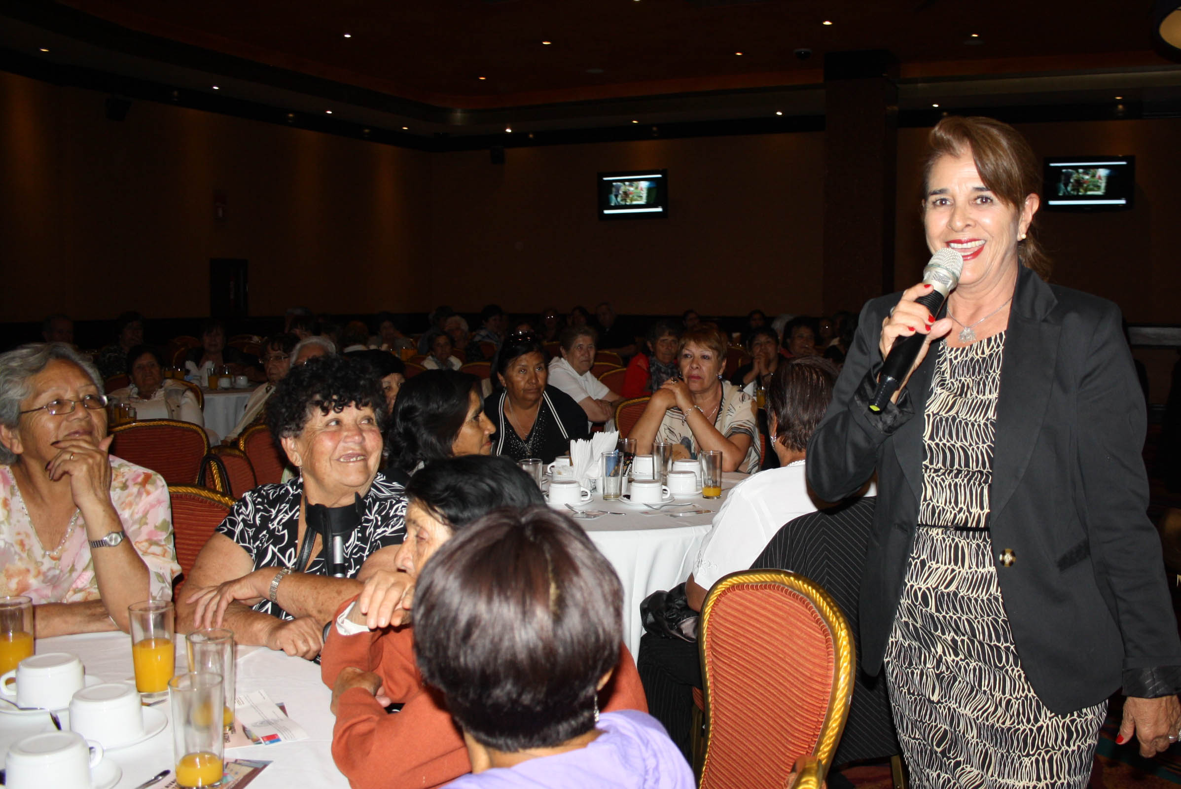 Cerca de 300 adultos mayores de Calama disfrutaron la Tarde de los Años ...