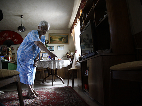 Afectados por rotura de matriz reciben cheques de Aguas Antofagasta ...