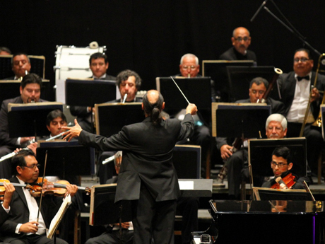 Cerca de 900 personas disfrutaron de un concierto dedicado a la música ...