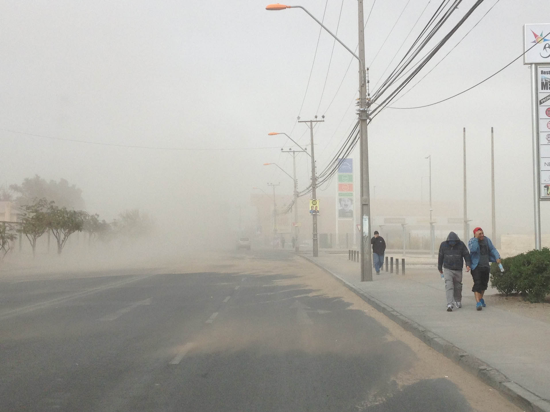 Un temporal de viento y tierra afecta a Calama esta mañana