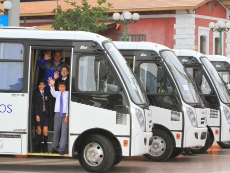 Escuelas municipales de Arica recibieron buses de acercamiento