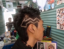 En una peluquería de Arica hicieron un video con los cortes más raros ...