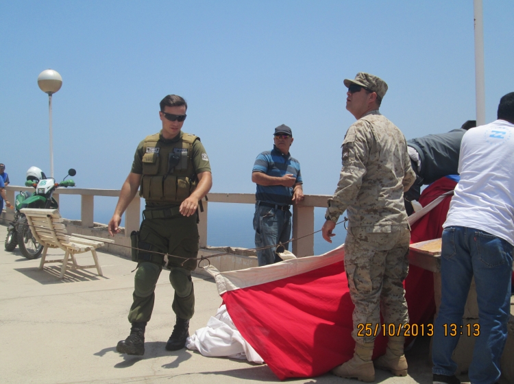 Estas fotos muestran el rescate de la bandera del Morro de Arica tras ...