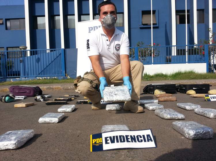 La Pdi De Iquique Detuvo A Dos Bolivianos Que Viajaban A Antofagasta