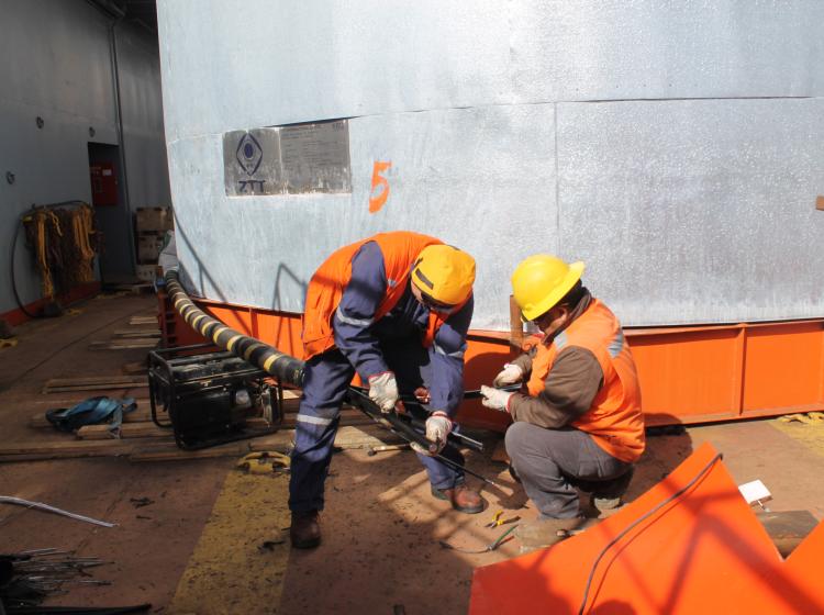 Calbuco: comenzaron a instalar el cable submarino que enlazará la isla ...