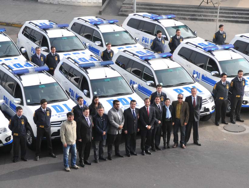 Entregaron 15 nuevas camionetas institucionales a la PDI en Iquique ...