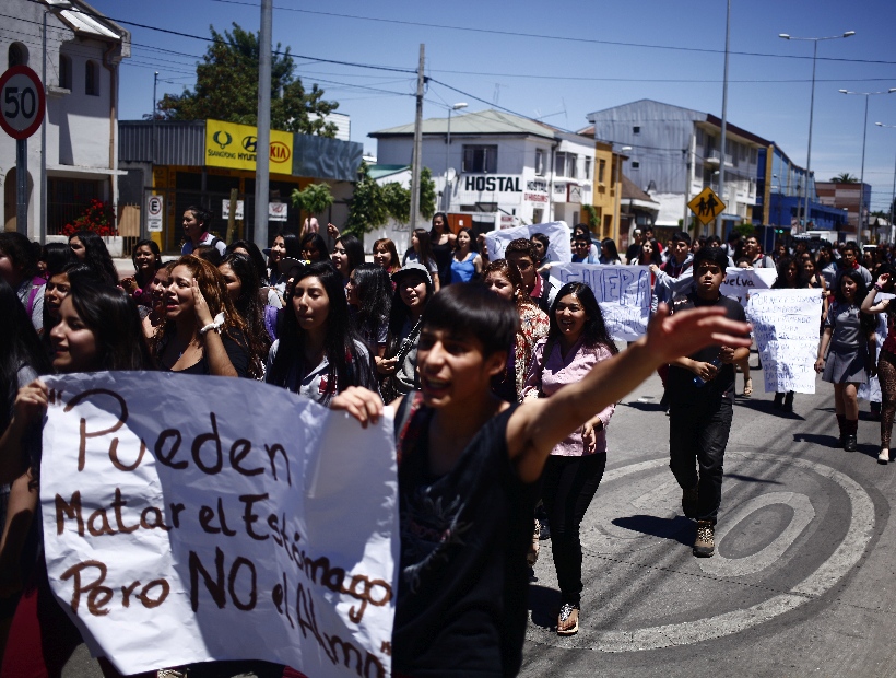 Alumnos del INSUCO protestan por las calles de Chillán