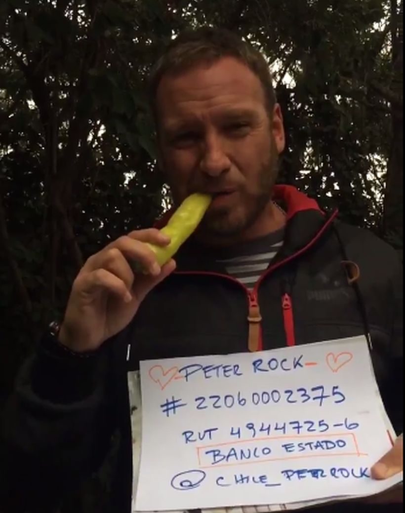 Los famosos chilenos se comen un ají entero para ayudar a Peter Rock