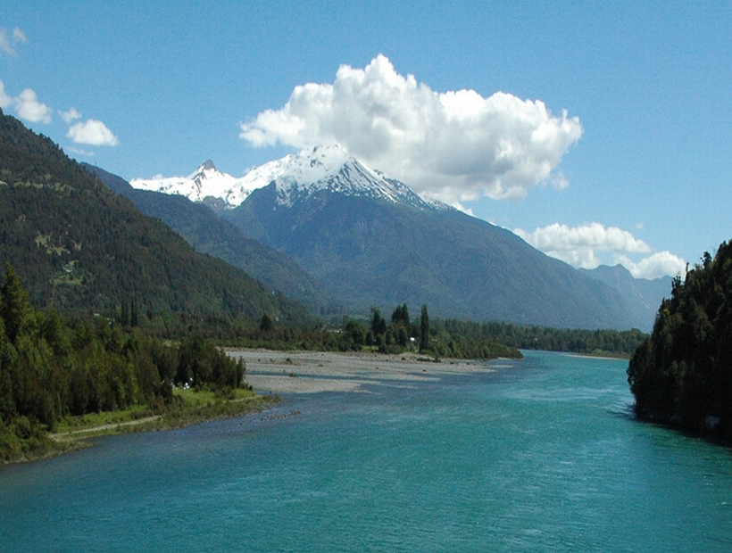 Dan a conocer riesgos ante una eventual erupción del volcán Yate