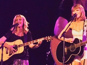 Taylor Swift cantó "Smelly Cat" con Phoebe