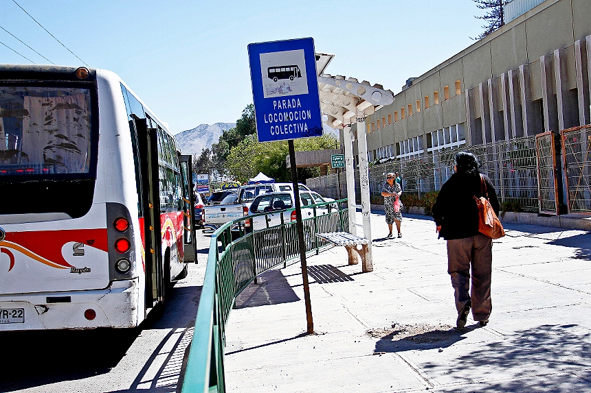 Megaconstrucciones made in chilito: valla peatonal no permite usar ...