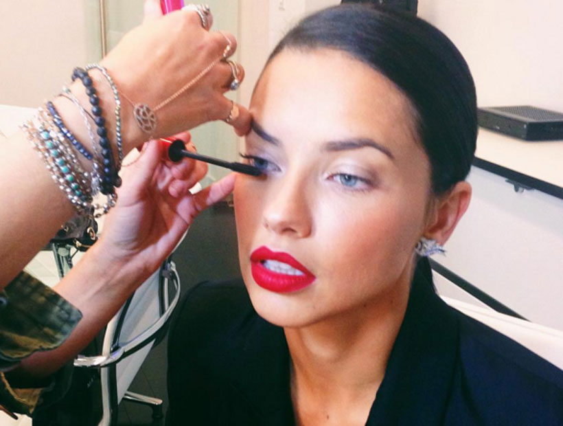 Con sorprendente fotografía Adriana Lima reclamó contra el duro trabajo ...