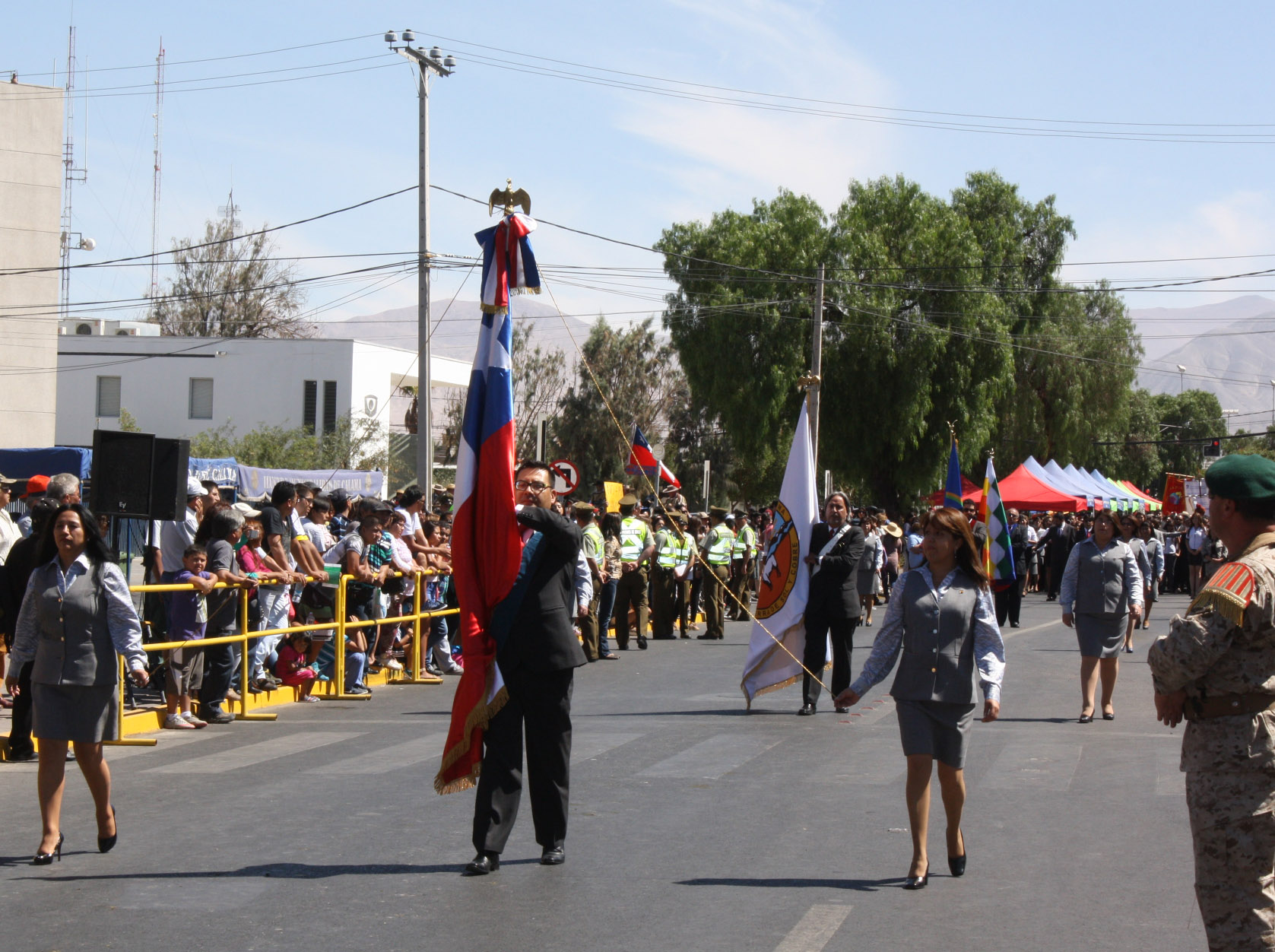 Organizaciones comunitarias desfilaron en 137° aniversario de Calama