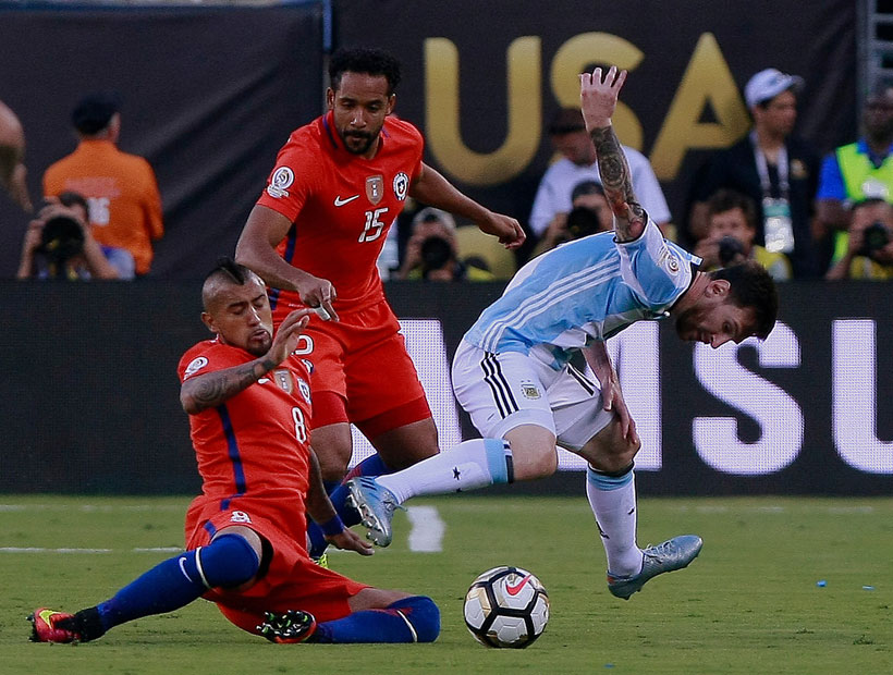 Video comparó el sistema defensivo de la Roja con una "manada de perros ...