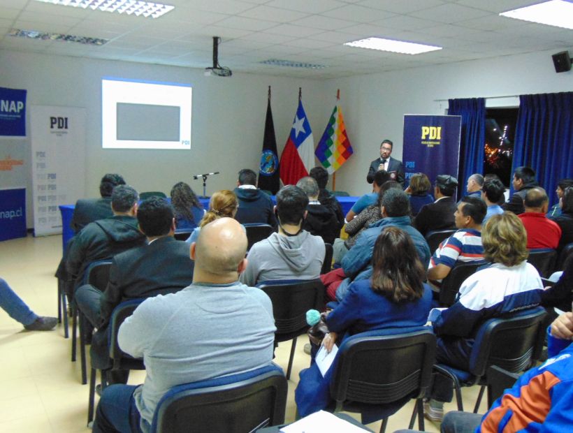 Detectives de la PDI enseñaron a los alumnos de la UNAP cómo poder ...