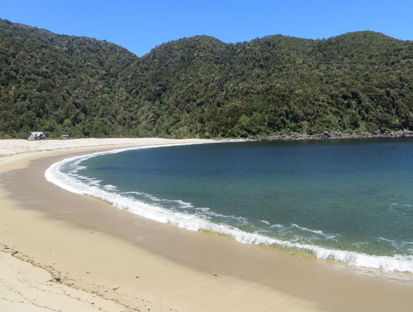 Diario británico destacó a Caleta Cóndor entre los 10 paisajes ...