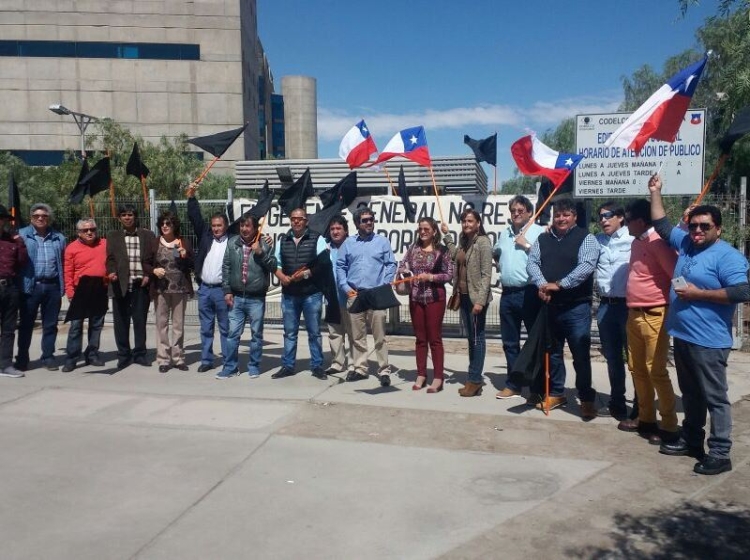 Dirigentes sindicales manifestaron afuera del edificio corporativo de ...