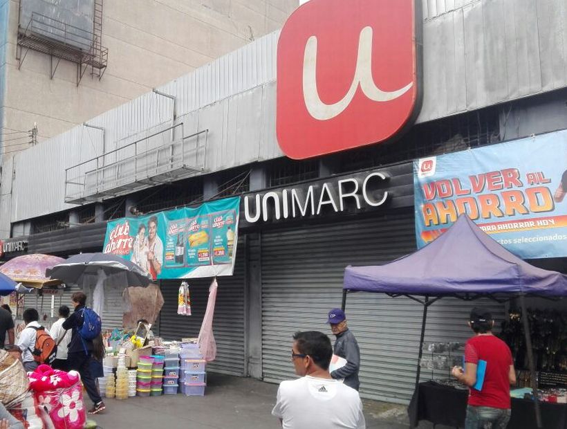 Encontraron baratas en la panadería de un supermercado Unimarc en Iquique