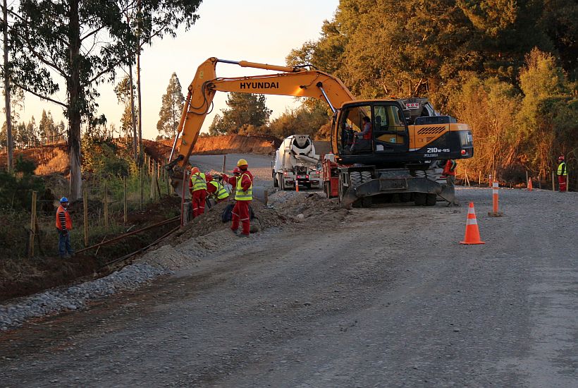 El MOP trabaja en pavimentación de ruta entre Caburgua y Huepil