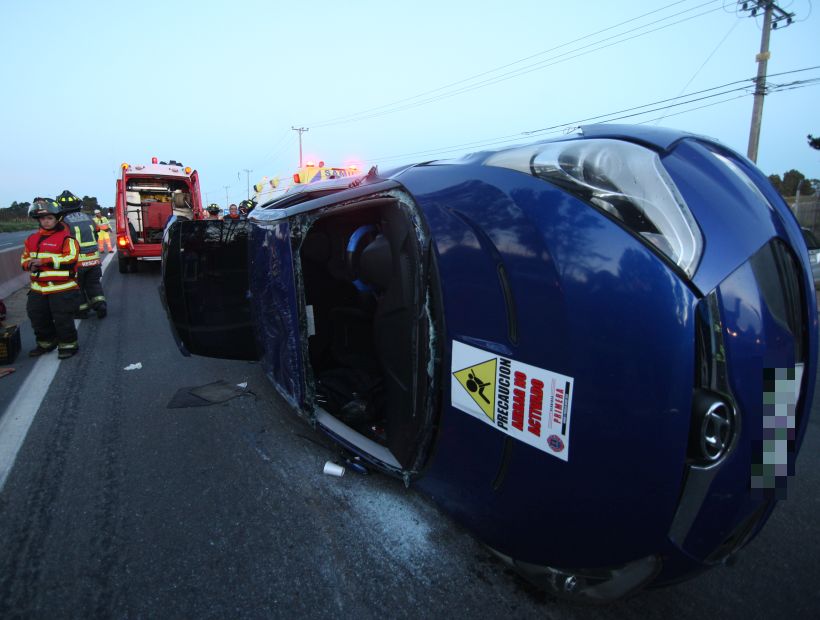 Violento volcamiento de automóvil tuvo como saldo dos lesionados en la ...