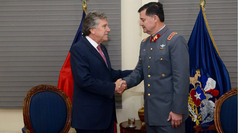 Ministro Espina se reunió con los comandantes en jefe de las Fuerzas ...