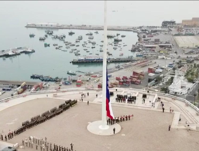 [VIDEO] Carabineros de Arica realizó izamiento de la bandera del Morro ...