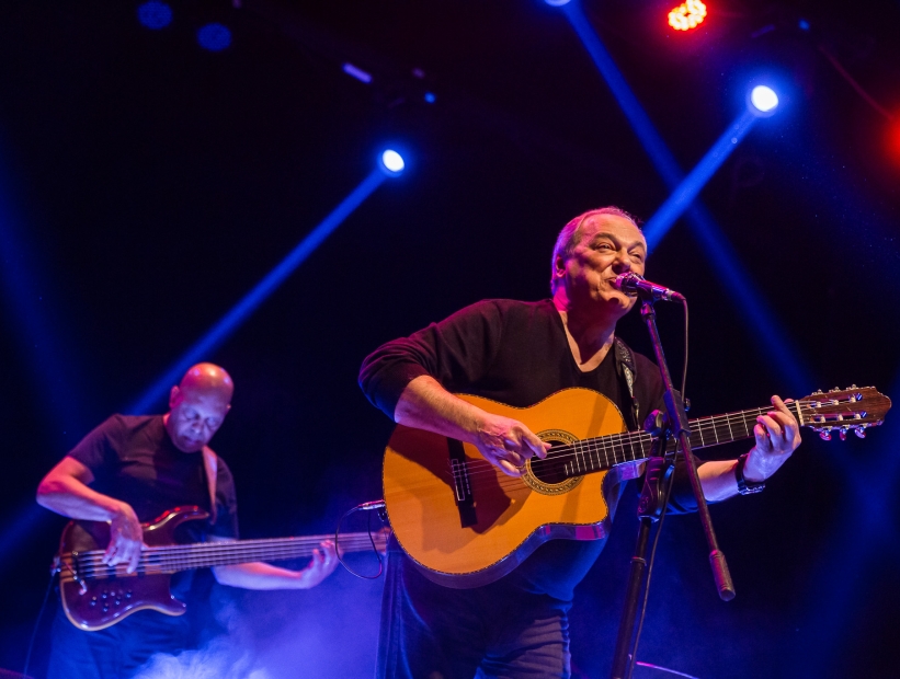 El brasilero Toquinho deslumbró con su música a un repleto Teatro Municipal