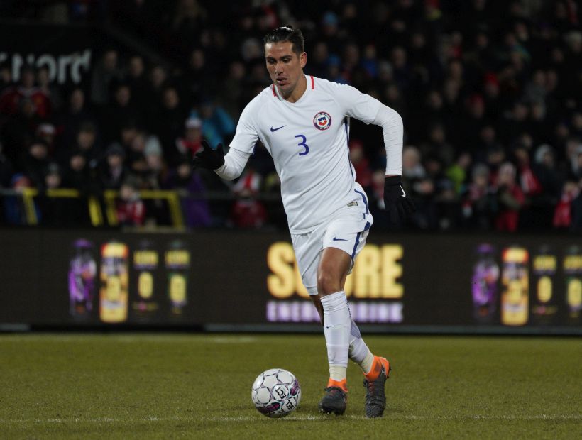 Besiktas de Medel oficializó la incorporación del defensor chileno Enzo ...