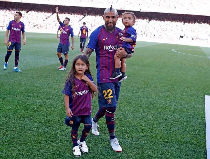 Vidal celebró en familia su debut en el Camp Nou: "Un día que vamos a ...