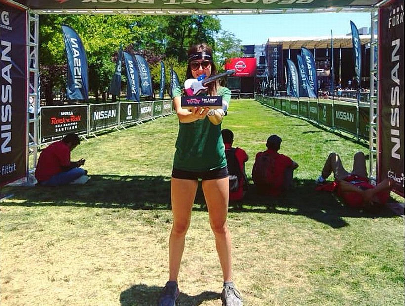Amanda Cerna conquista el primer lugar en los 10K de carrera santiaguina