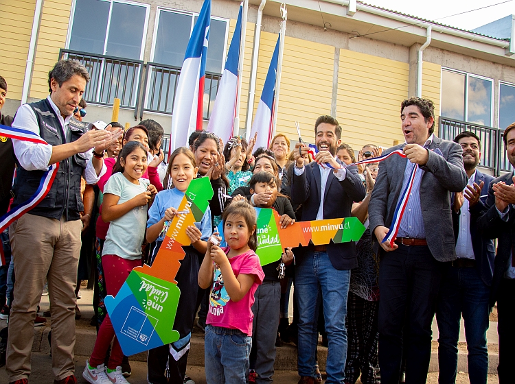Familias de Calama fueron beneficiadas con viviendas y subsidios