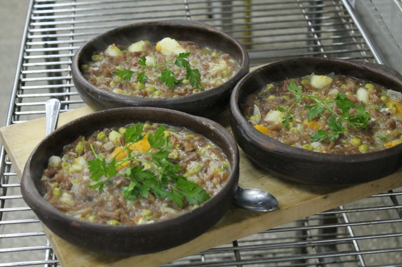 Estudiantes del Liceo Técnico de Valdivia aprendieron recetas mapuche ... Estudiantes del Liceo Técnico de Valdivia aprendieron recetas mapuche ...