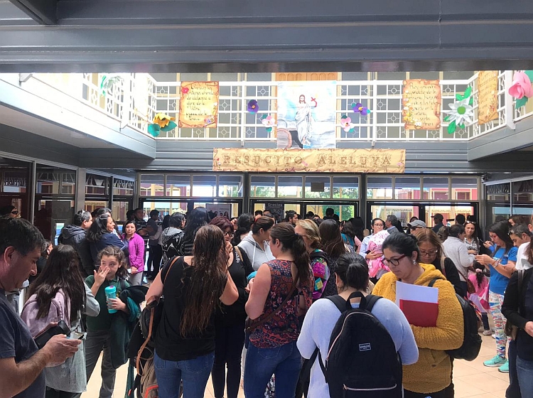 Apoderados del colegio Obispo Lezaeta acuden a pedir explicaciones por ...